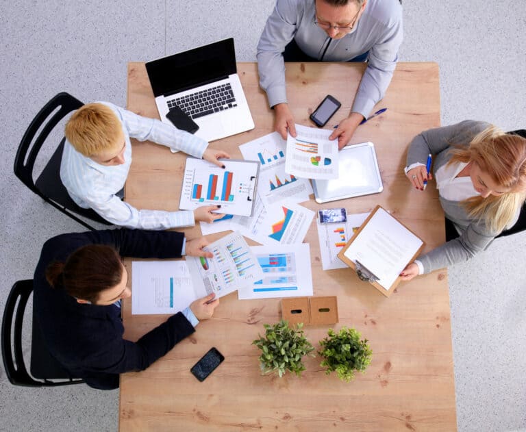 Mastering Synthesis and Insight Generation in Design Thinking